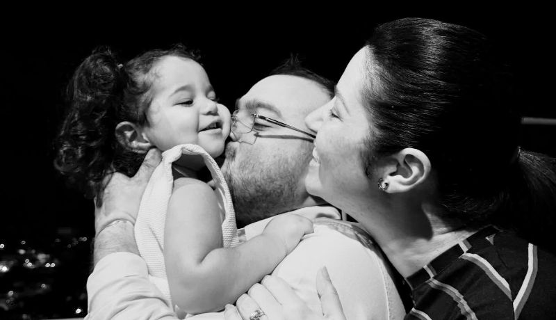 VIRAL: Daniela Alvarado y José Manuel Suárez presentan a su hija